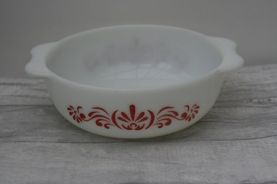 Pyrex Casserole Dish in Red Scroll Pattern Basin Kitchenalia | Etsy