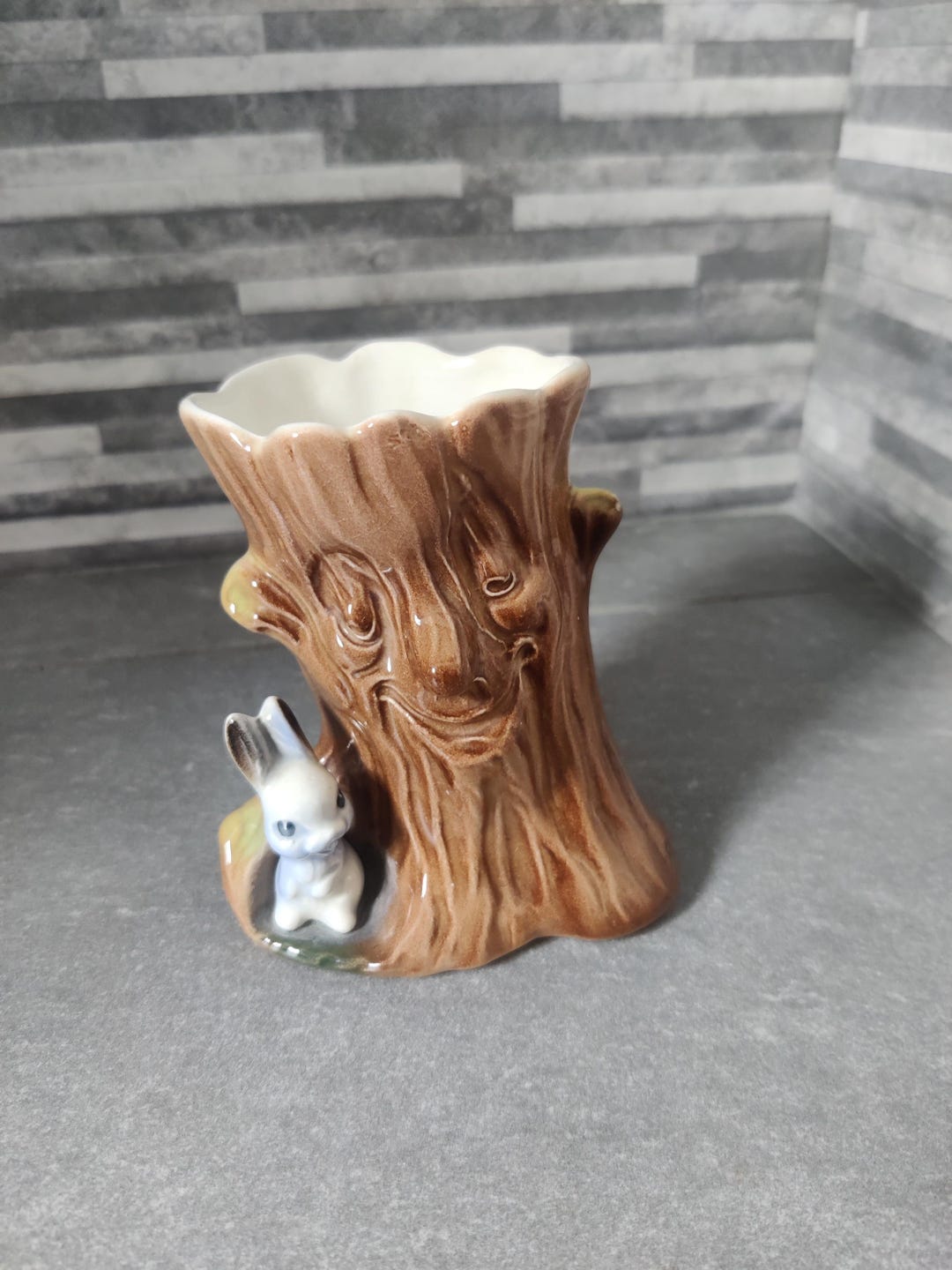 Hornsea Fauna Pottery - Rabbit and Smiley Face Tree Vase, Ceramic Bunny ...
