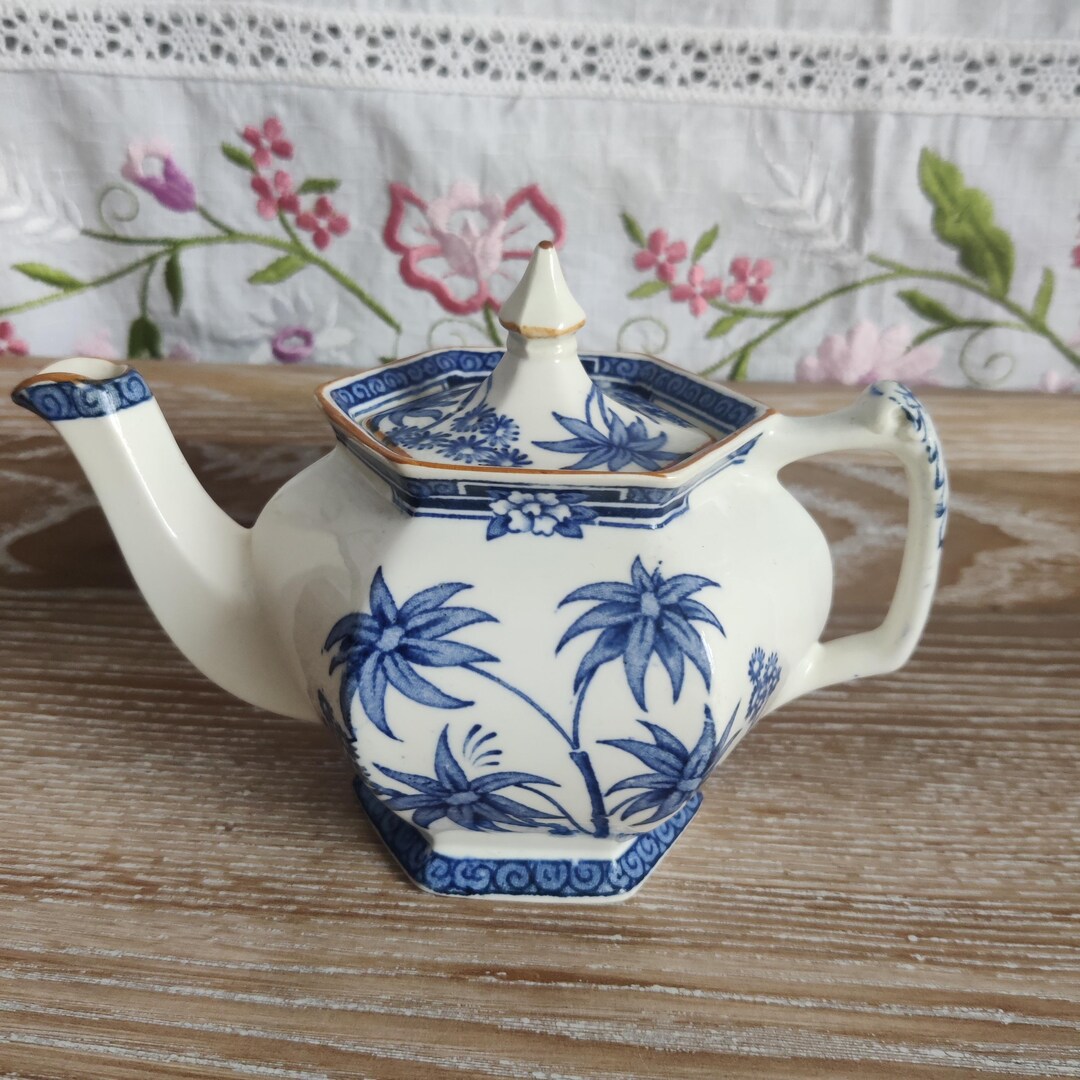 Lawley's Kenya Blue and White Teapot, Vintage Kitchen, Hostess Gift - Etsy