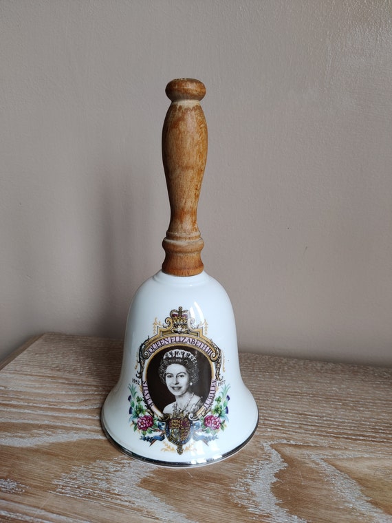 Bells Vintage Porcelain Bell Royal Family To Commemorate The Silver ...
