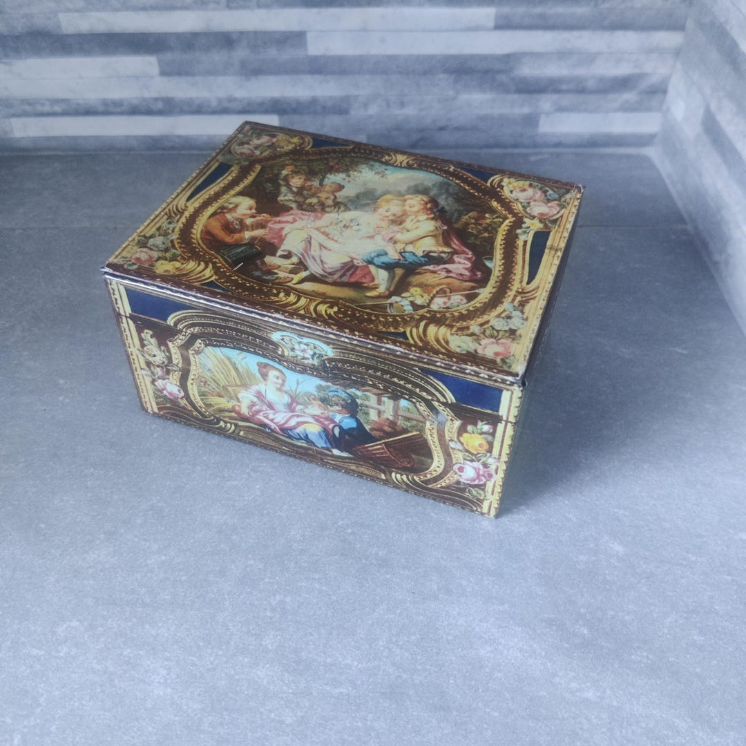 Vintage Tin Featuring a Regency Scene - Etsy