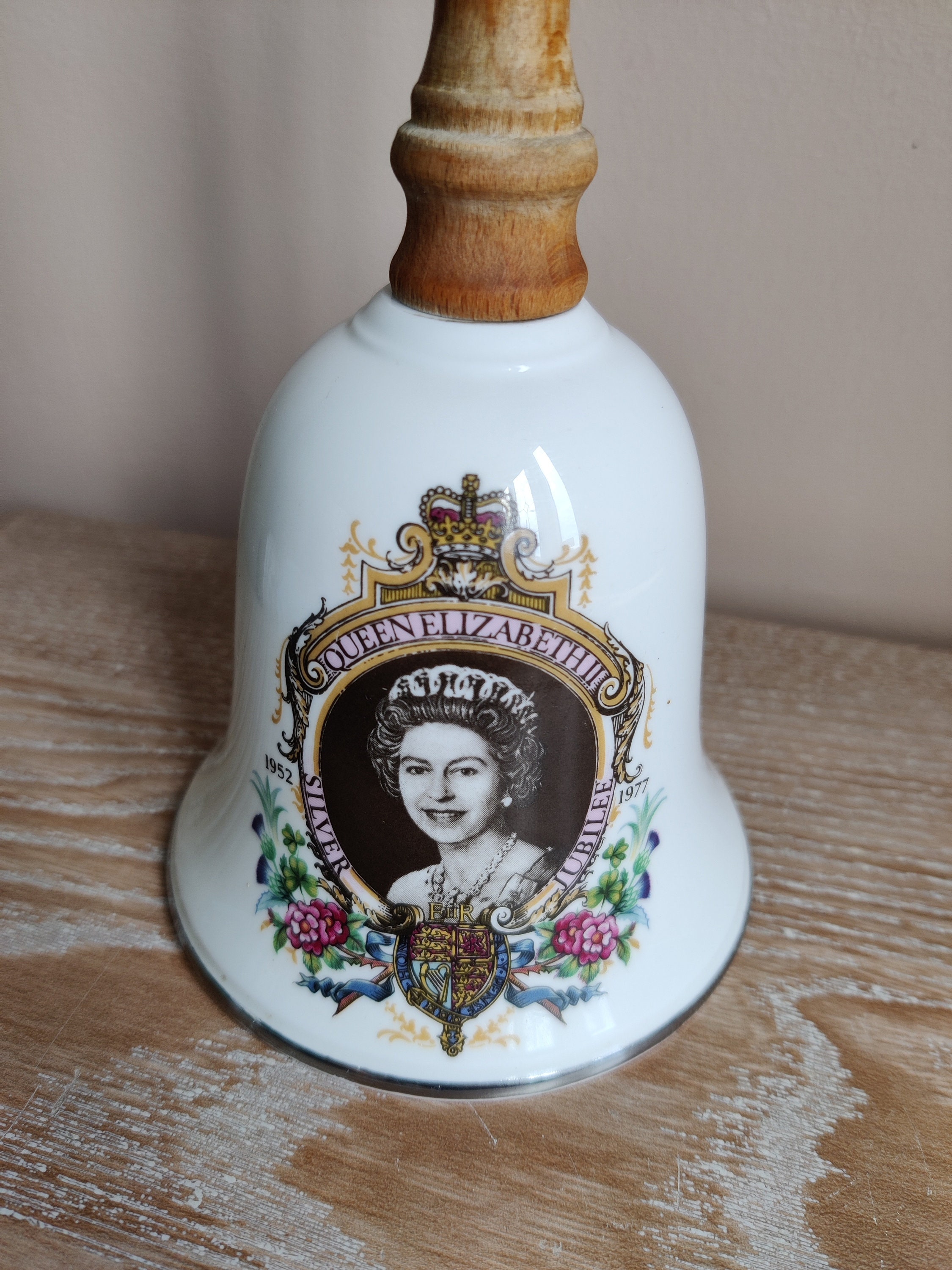 Bells Vintage Porcelain Bell Royal Family To Commemorate The Silver ...