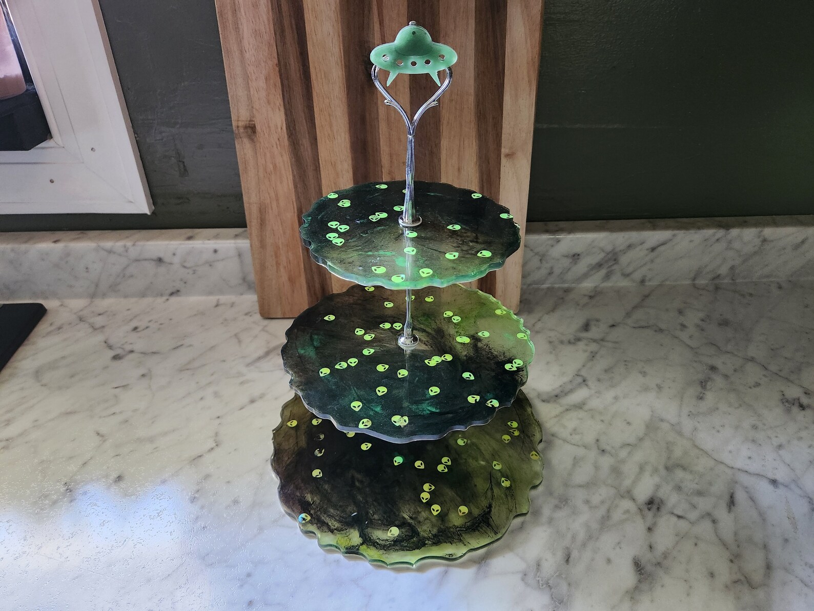 Alien Cupcake Stand - Alien Party Tray - 3 Tier Cupcake Tray - Goth ...