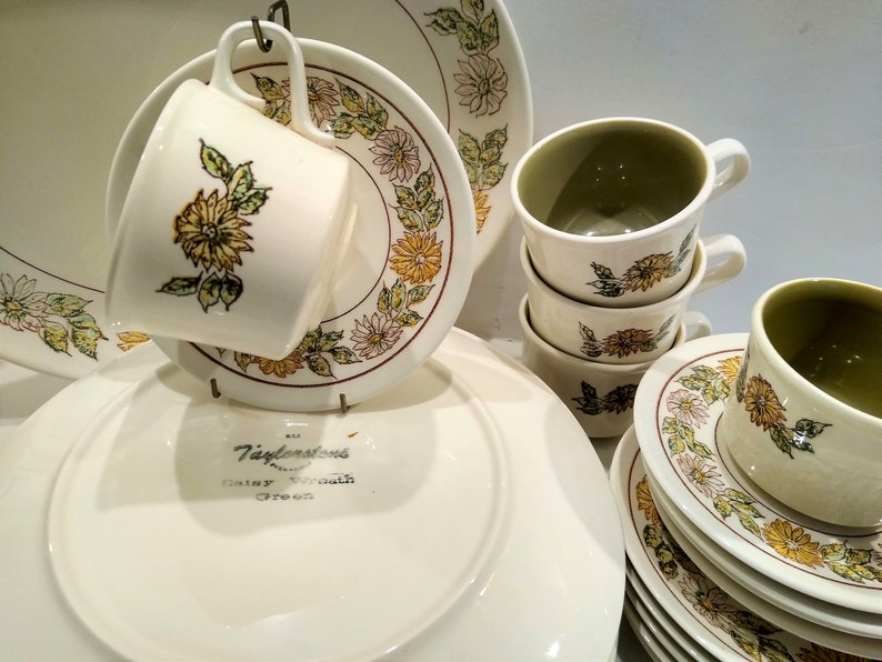 Mid Century Taylor Smith Daisy Wreath Green Dinnerware 6 and 5 Piece ...