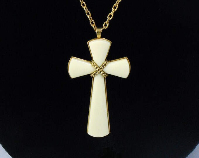 Vintage 1975 AVON 'juliet Cross' Pendant Necklace With Original Box. 26 ...