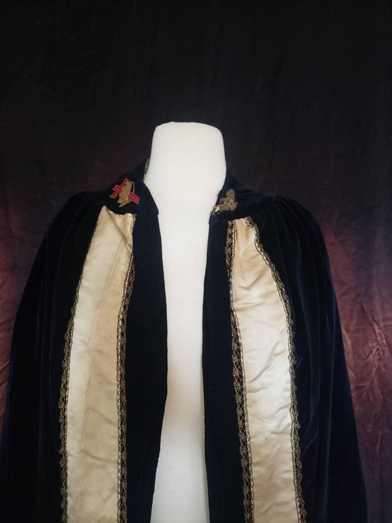 Antique ceremonial velvet cape - Gem
