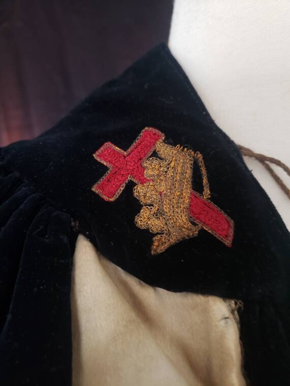 Antique ceremonial velvet cape - Gem