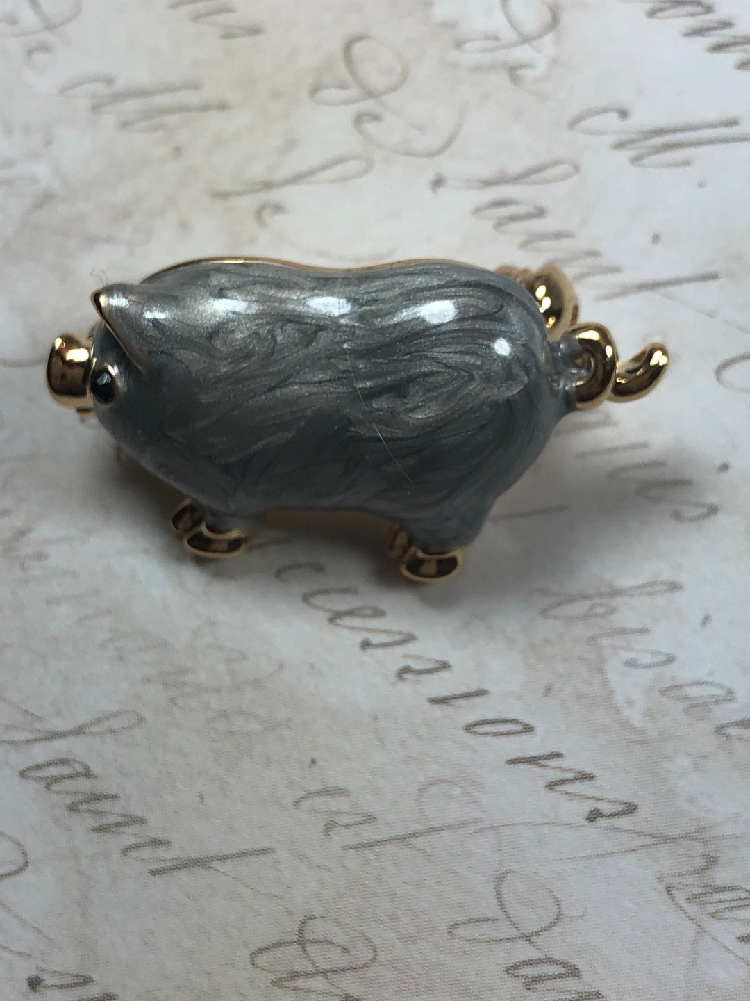Pig Pin Lapel Pin Pig Lover Grey Pig Pin Animal Pin - Etsy
