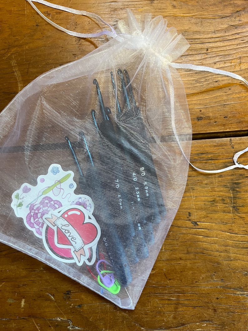 Ergonomic Crochet Hook Set: Amigurumi Sized, Soft Grip, Beginner ...