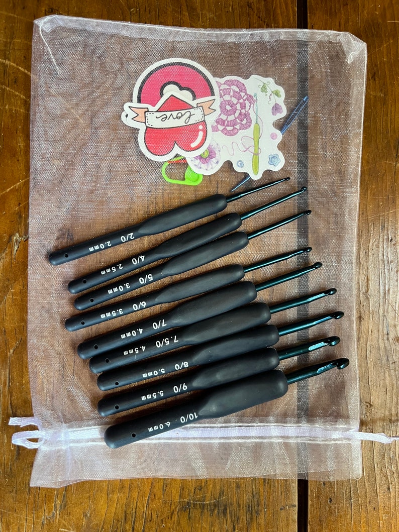 Ergonomic Crochet Hook Set: Amigurumi Sized, Soft Grip, Beginner ...