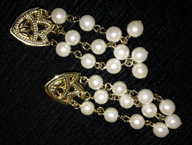 1950's Ivory Colored Beads W/satin Appearance Necklace & Pearly Showers ...