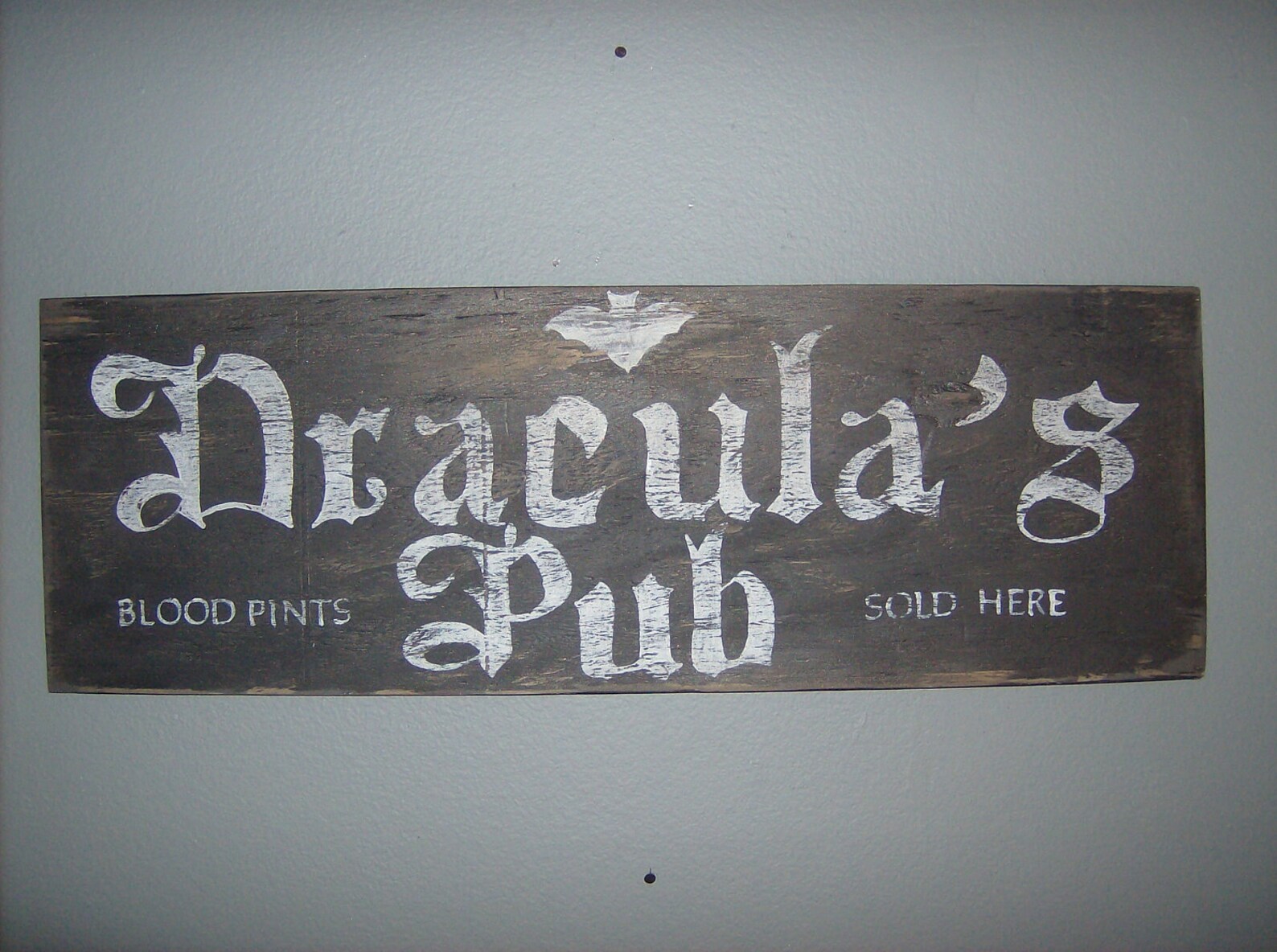 Distressed Draculas Pub Halloween Sign - Etsy