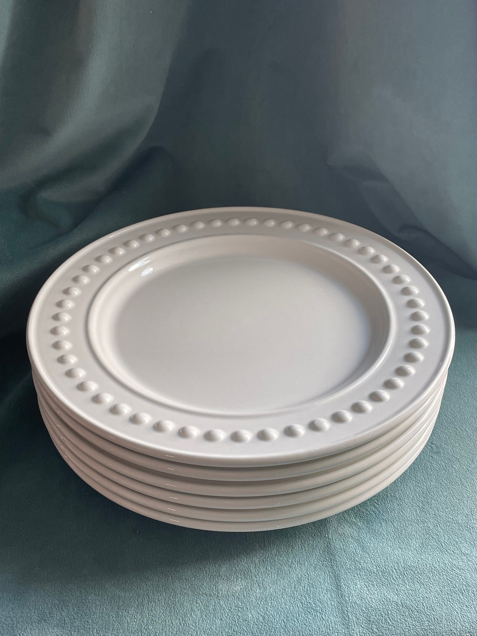 Fapor Delmar White Embossed Pearl Shaped Border Ceramic Dinner Plates ...