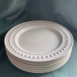 Fapor Delmar White Embossed Pearl Shaped Border Ceramic Dinner Plates ...