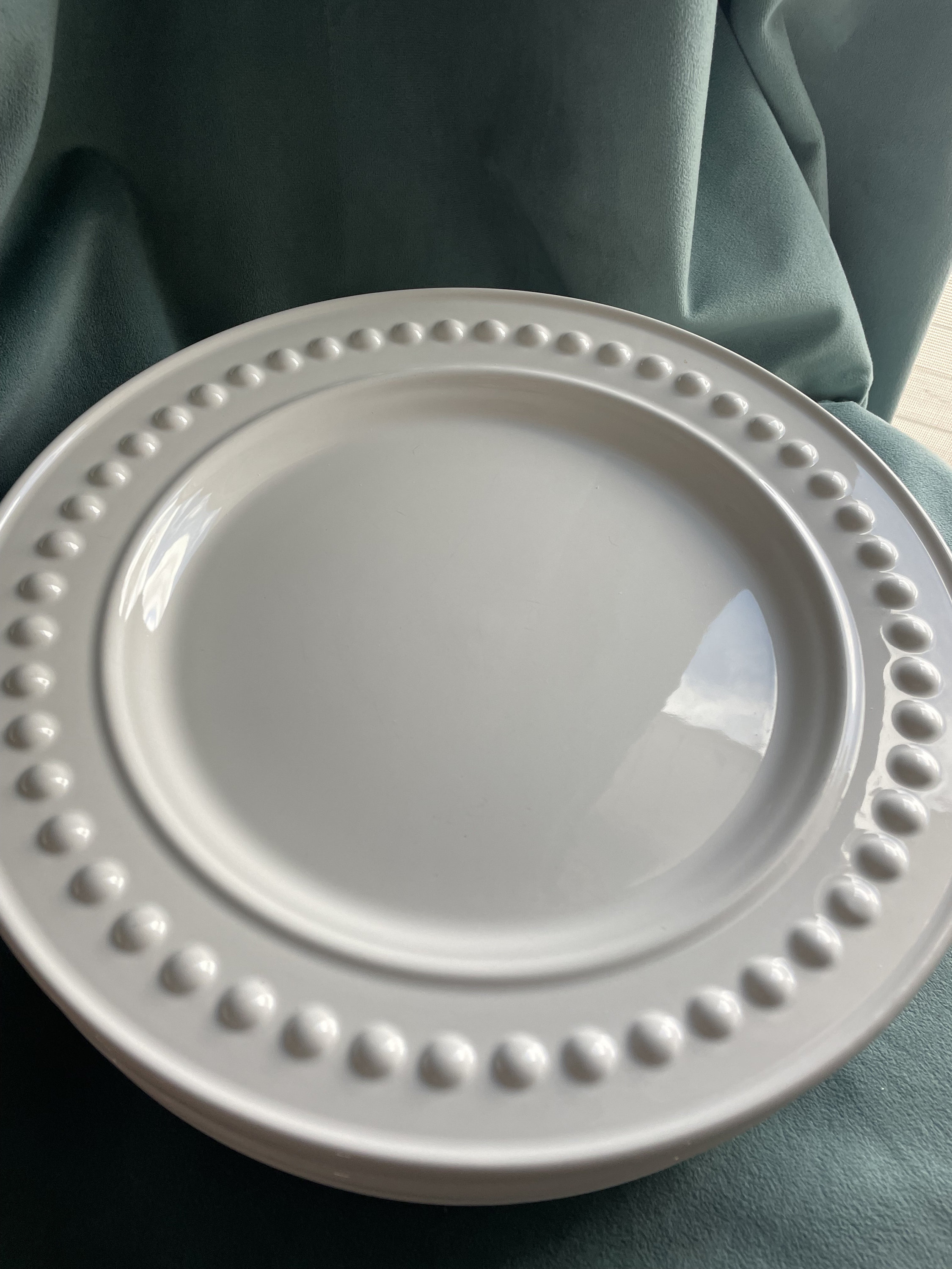 Fapor Delmar White Embossed Pearl Shaped Border Ceramic Dinner Plates ...
