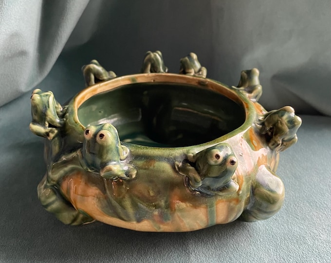 Vintage Mid Century Majolica Pottery Eight (8) Frogs Glazed Planter ...