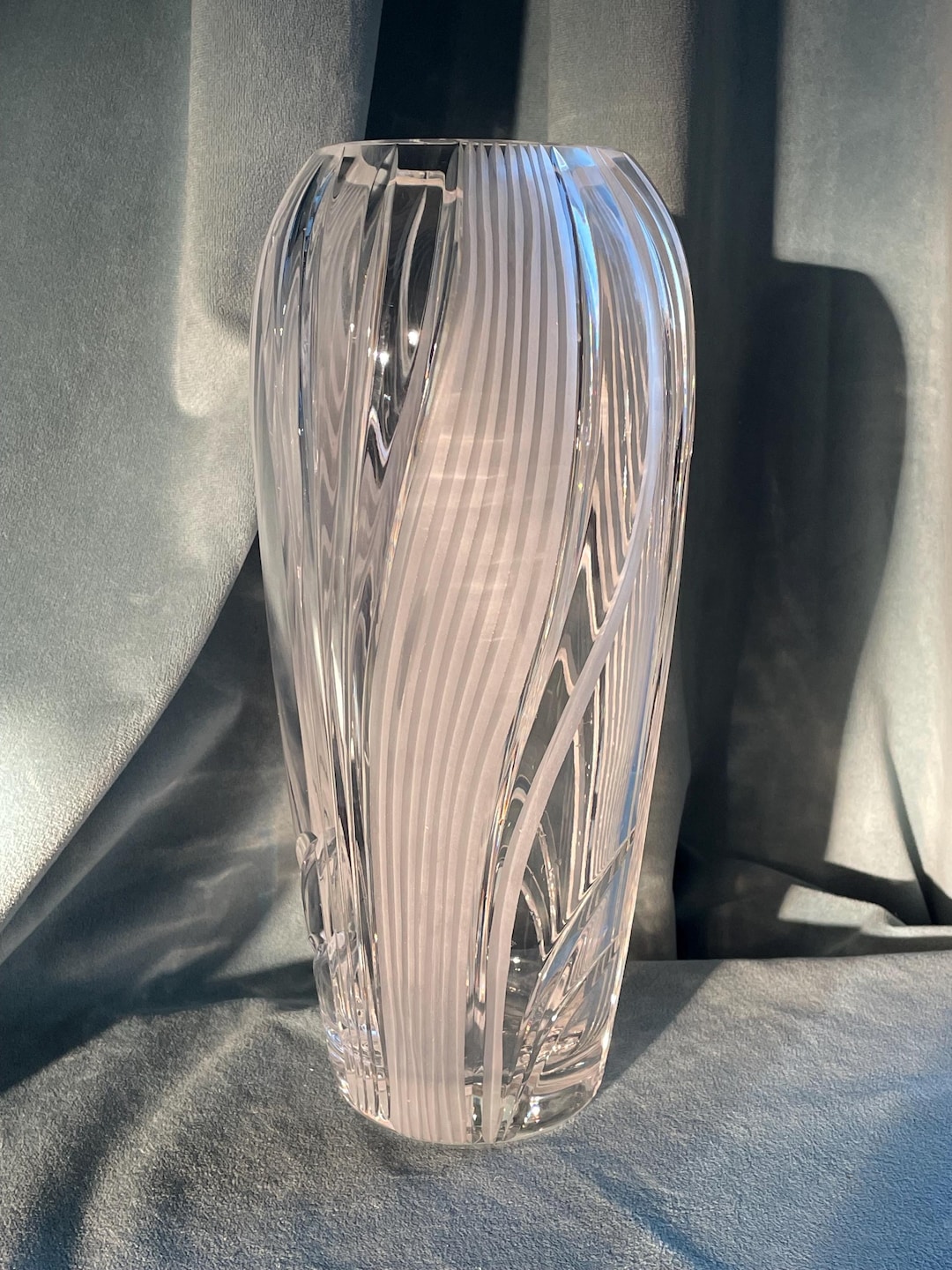 Vintage Contemporary Crystal Clear With Frosted Ribbons Large Table ...