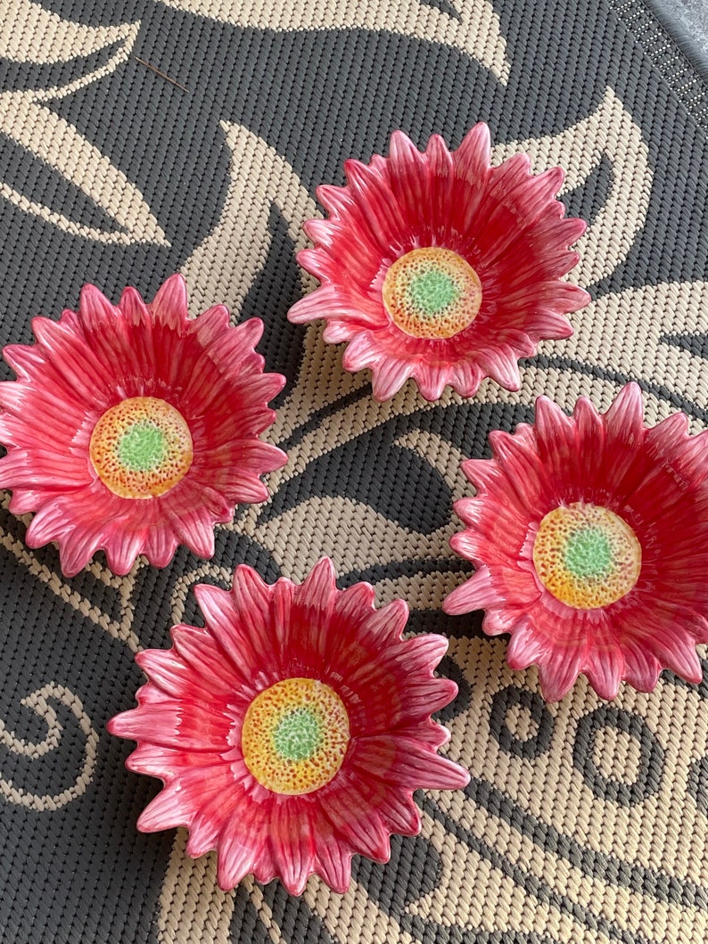 Vintage Pink Daisy Shaped Ceramic Bowls by Becca Signature Collection ...