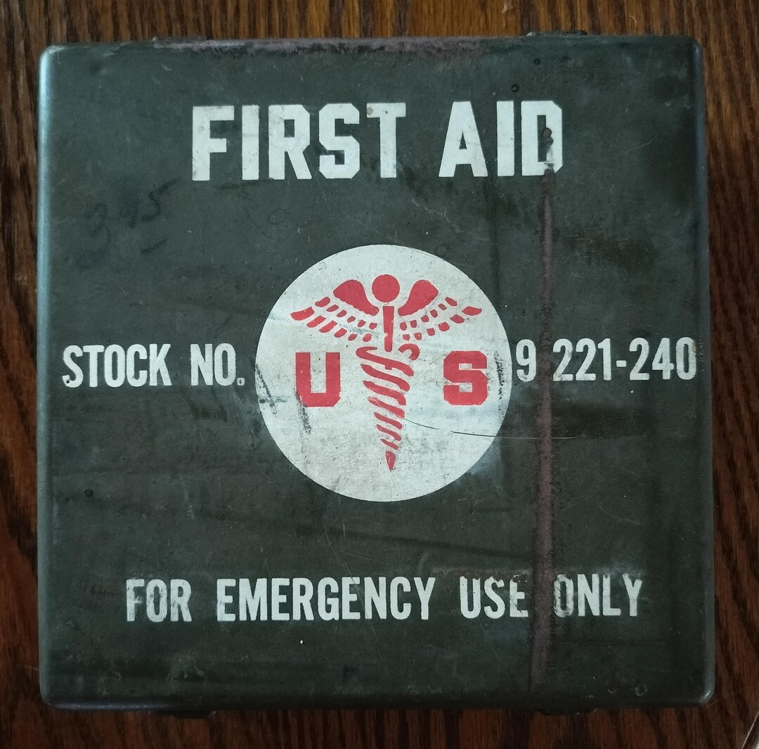 US Military Vehicle First Aid Metal Box. WW II Stock No. 9 221-240 With ...
