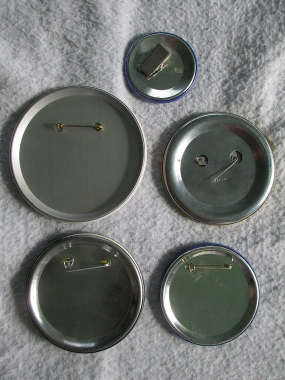 Detroit badges 5 pieces pin back buttons includes Bob… - Gem