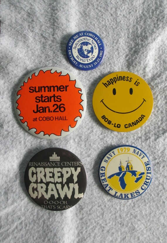 Detroit badges 5 pieces pin back buttons includes Bob… - Gem