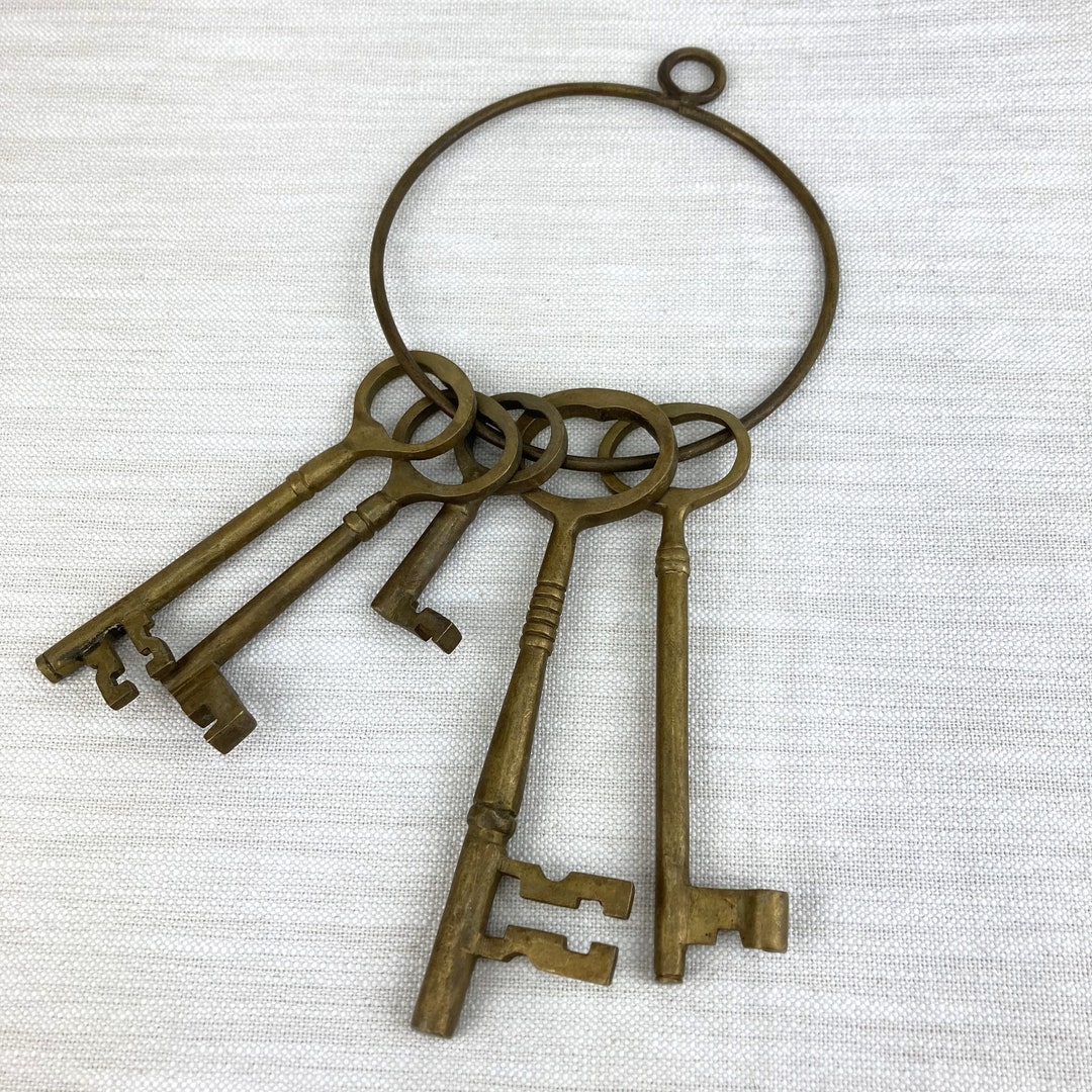 Five Vintage Large Brass Skeleton Keys on Ring - Jailer's Keys - Etsy