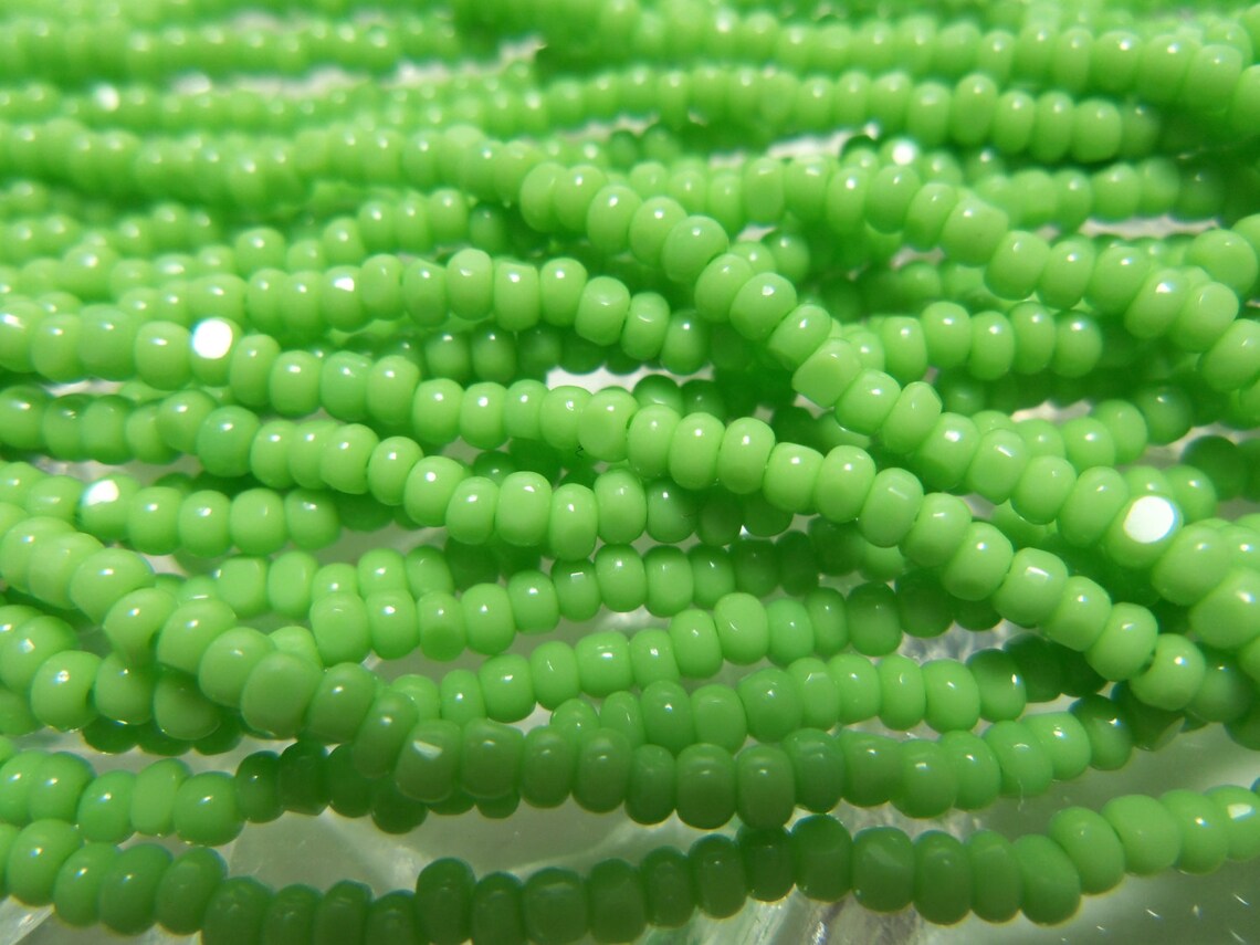 Size 11/0 True Cut/charlotte OPAQUE PALE Green/greenery - Etsy