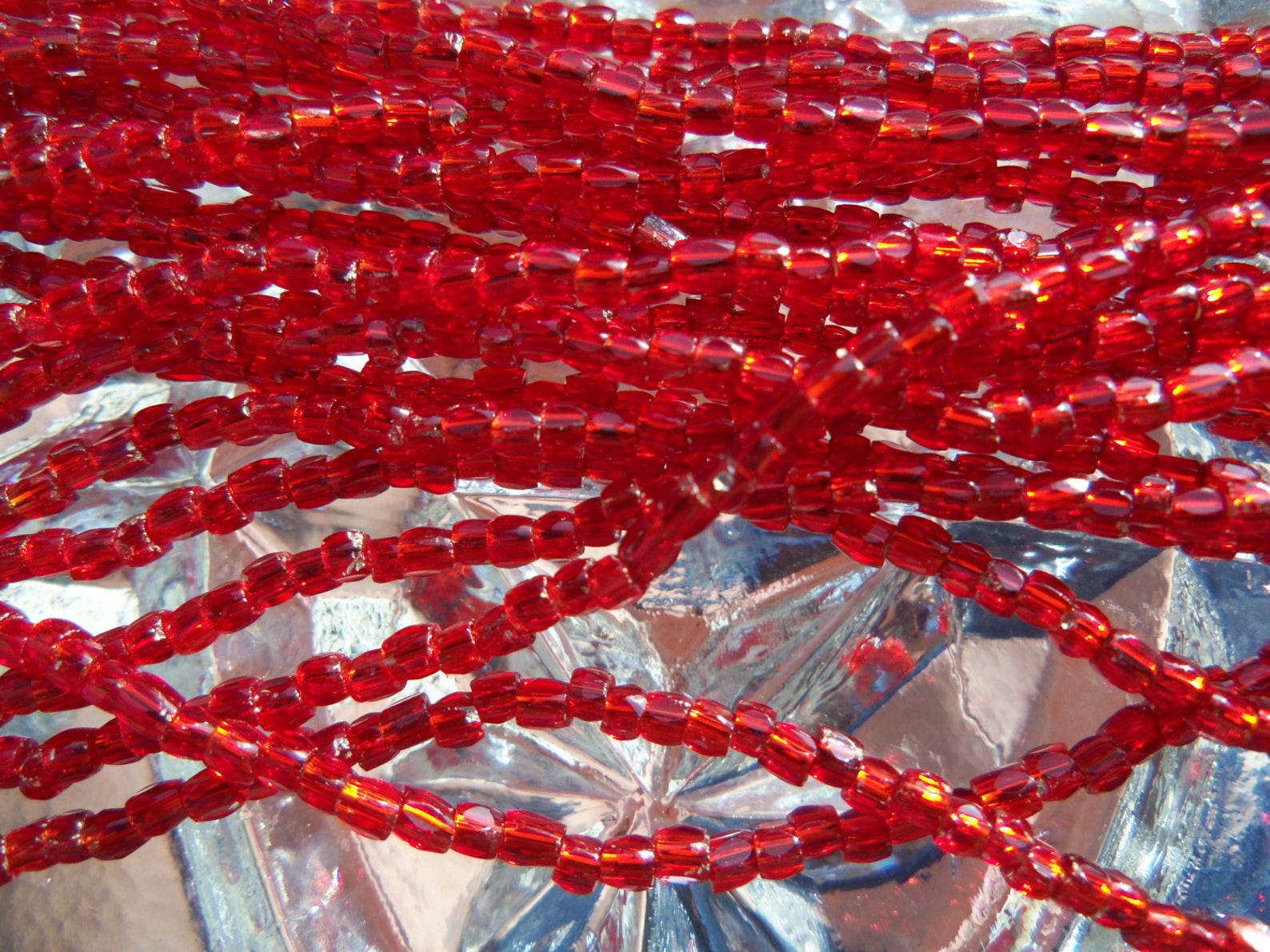 Size 9/0 Three Cut-tri Cut Metallic-silver LINED Ruby RED - Etsy