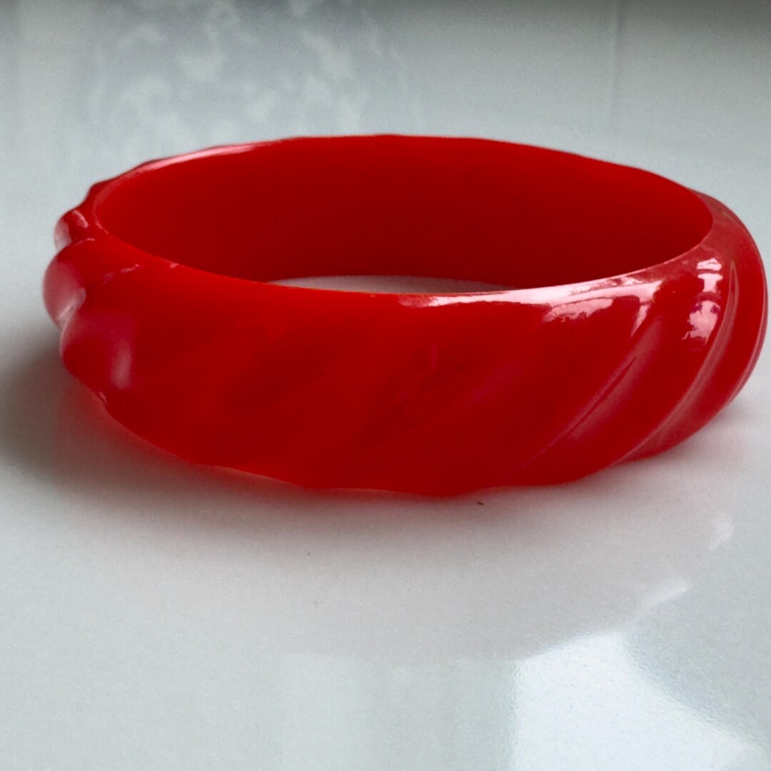 Cherry Red Bakelite Bangle Bracelet, Vintage Carved Cherry Bakelite ...