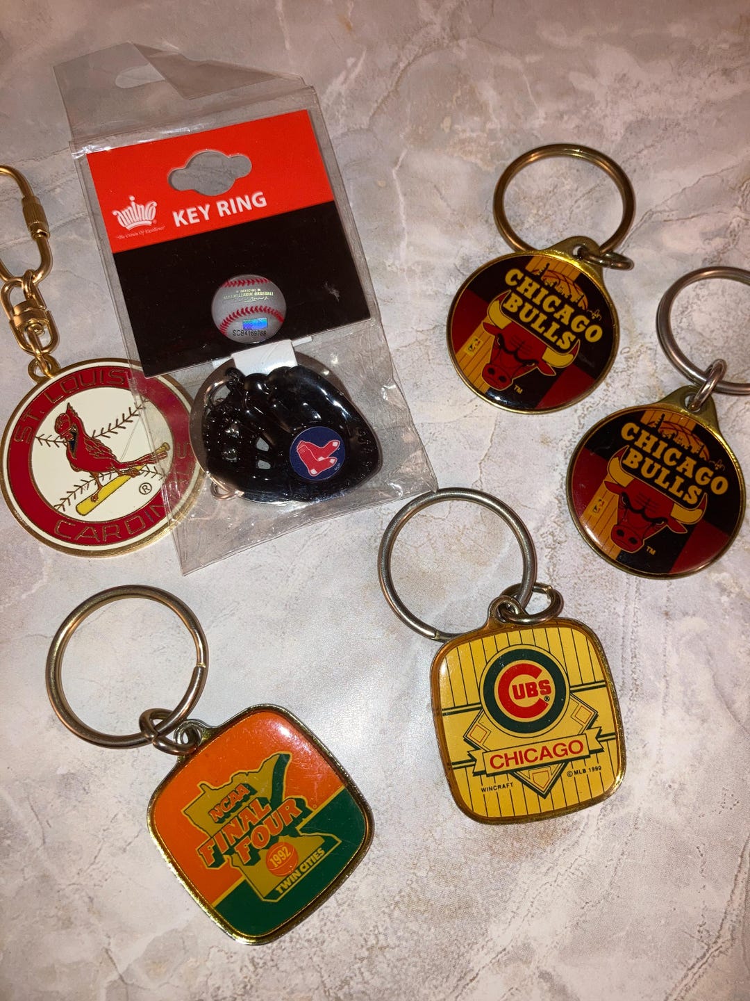 One Vintage Modern Travel Souvenir Keychains Chicago Sports MLB Cubs ...