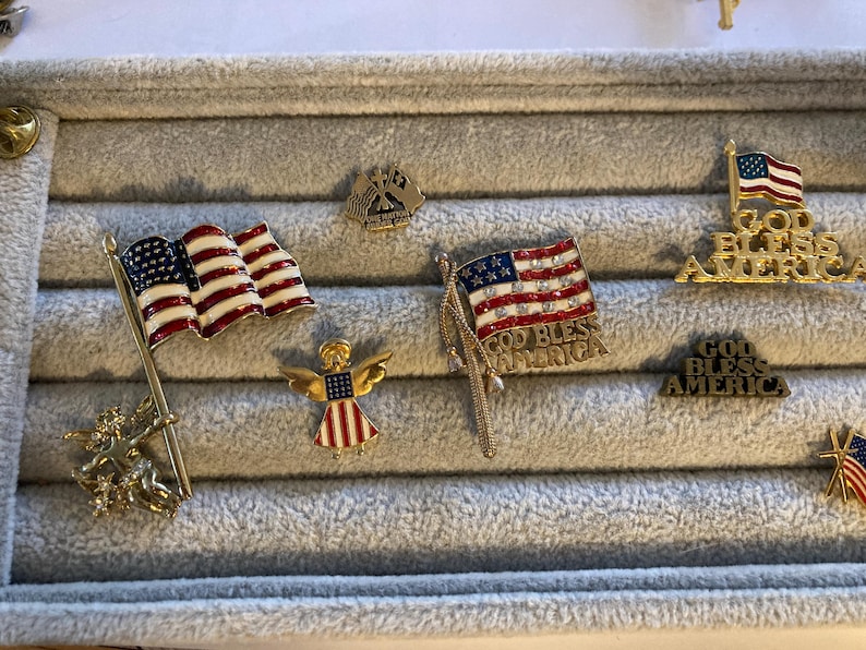 Your Choice of ONE Vintage or Modern America USA American Flag ...