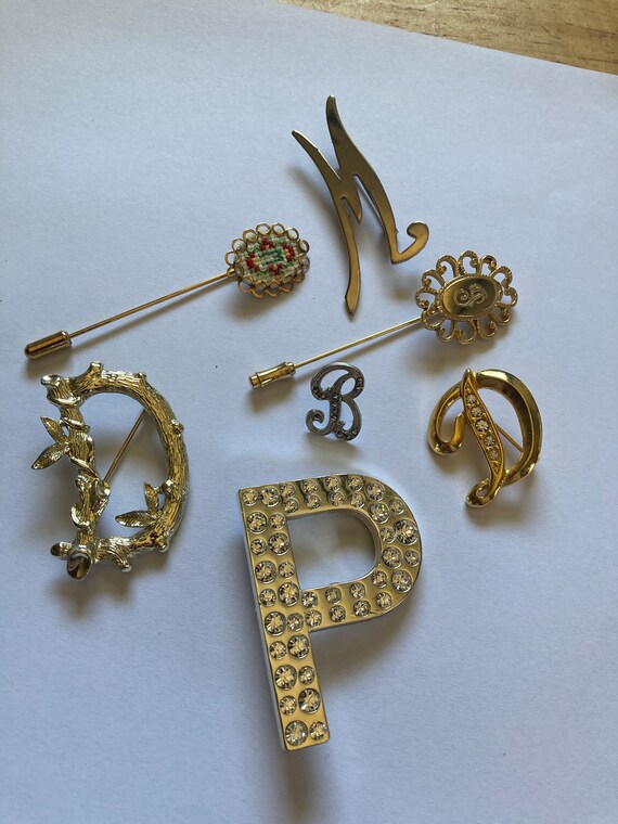 Your Choice of ONE Vintage Initial Brooch Pin Stickpi… - Gem