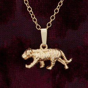 Tiger Pendant in Solid Gold. - Etsy