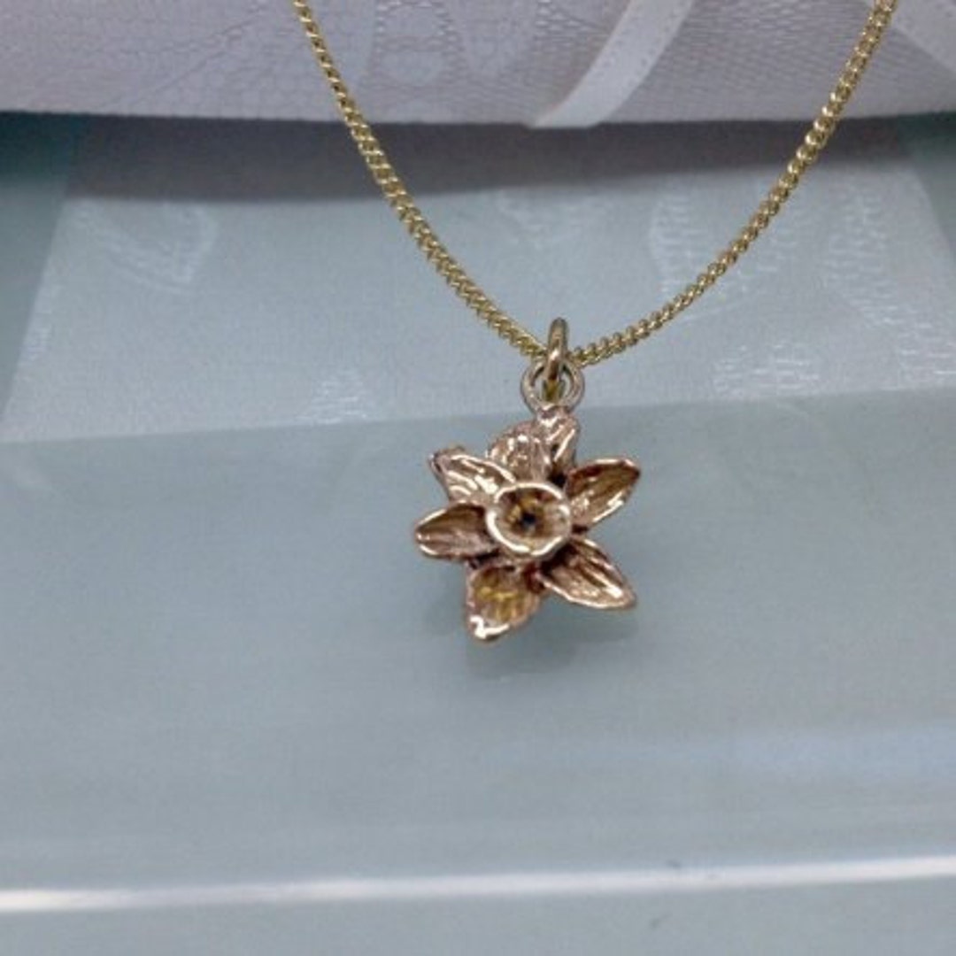 Daffodil Pendant in Solid Yellow Gold. - Etsy