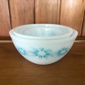 Rare Vintage Agee Pyrex Australian turquoise Flannel Flowers Nesting ...