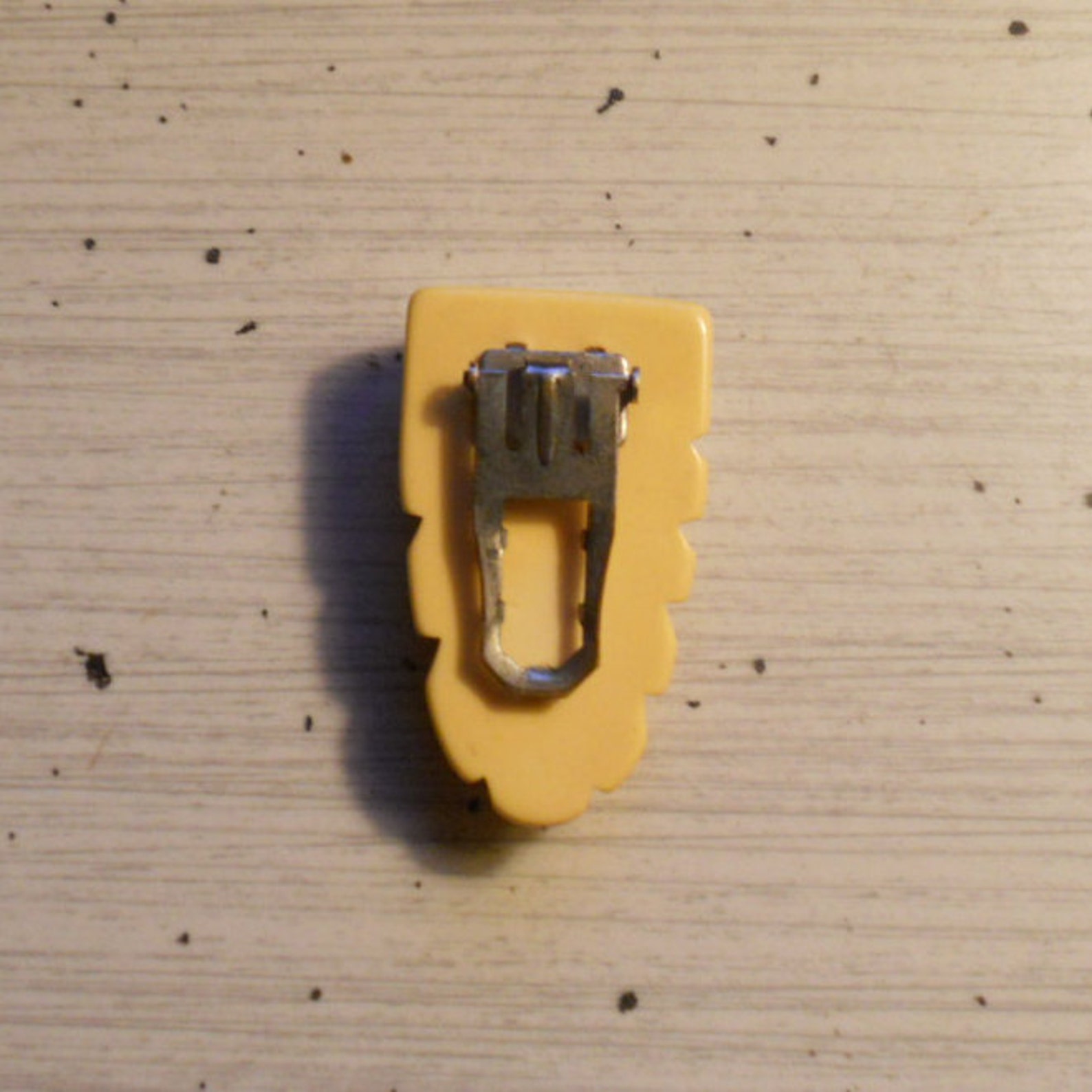 Vintage Bakelite Carved Yellow/butterscotch Dress/fur Clip 1940's/1930 ...