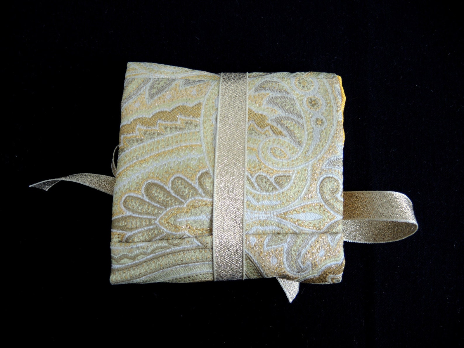Large Luxury Travel Sewing Kit in Silk -gold Paisley Sudbury Vanners ...