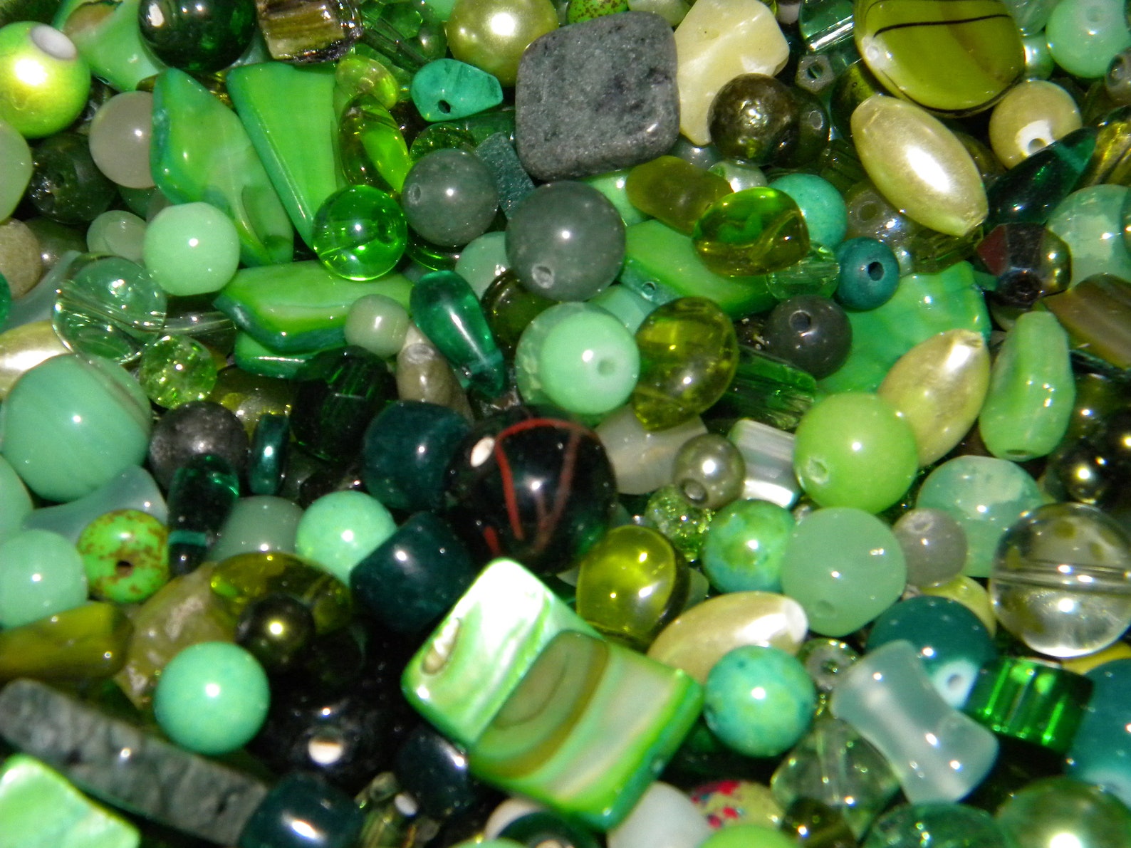 NEW 6/oz GREEN'S Large Mixed Loose Lot of Beads Assorted 6mm-20mm Glass ...