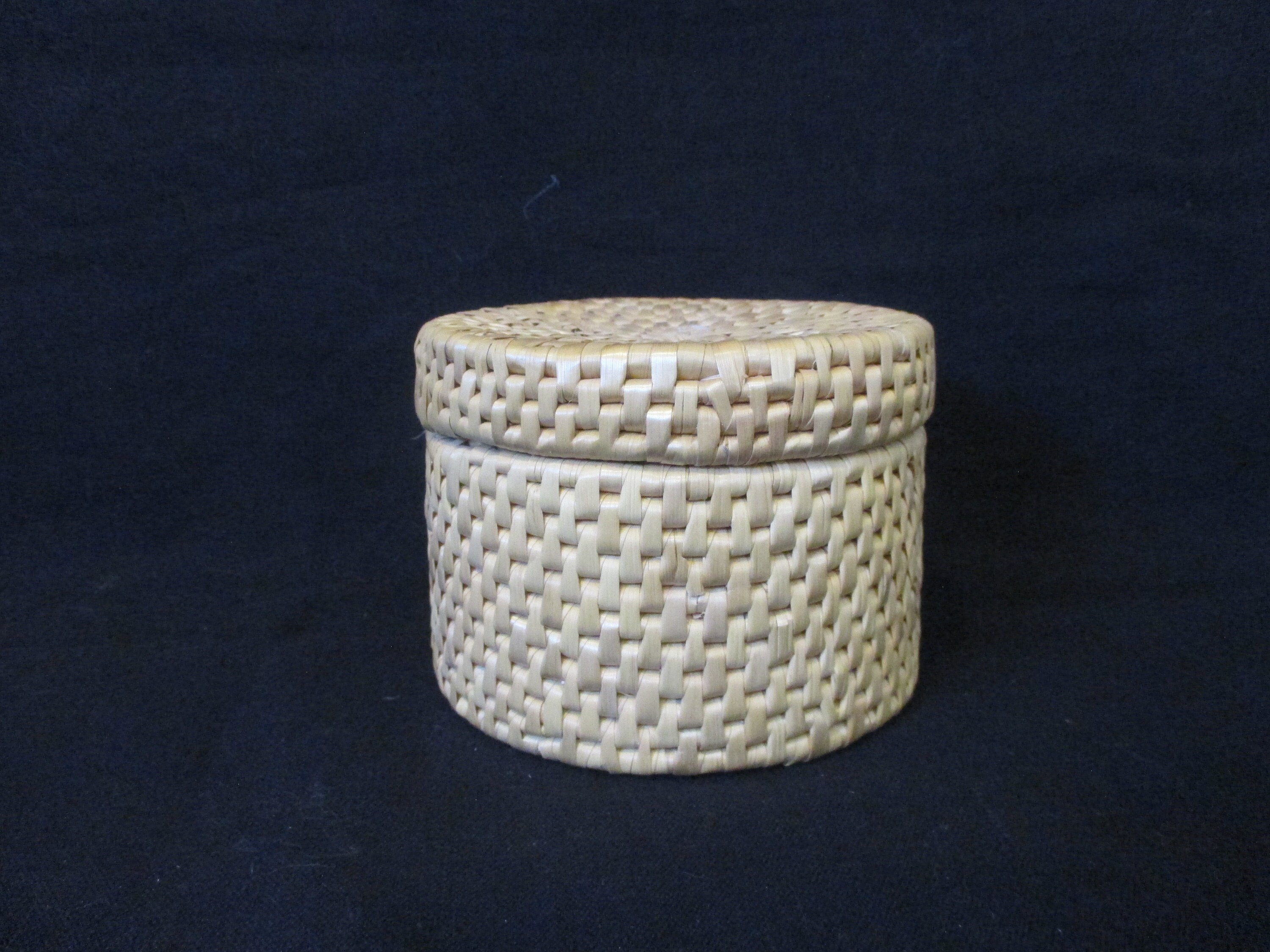 Woven Reed Basket Box With Lid Vanity Box Storage Box Vintage Round Box ...
