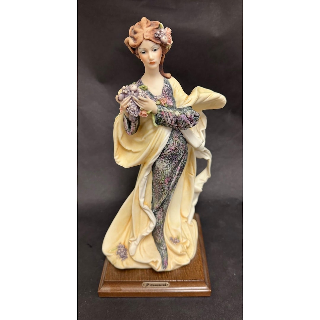 PERGIANNI CEDRASCHI Capodimonte Lady Figurine Grapes 1985 Florence ...