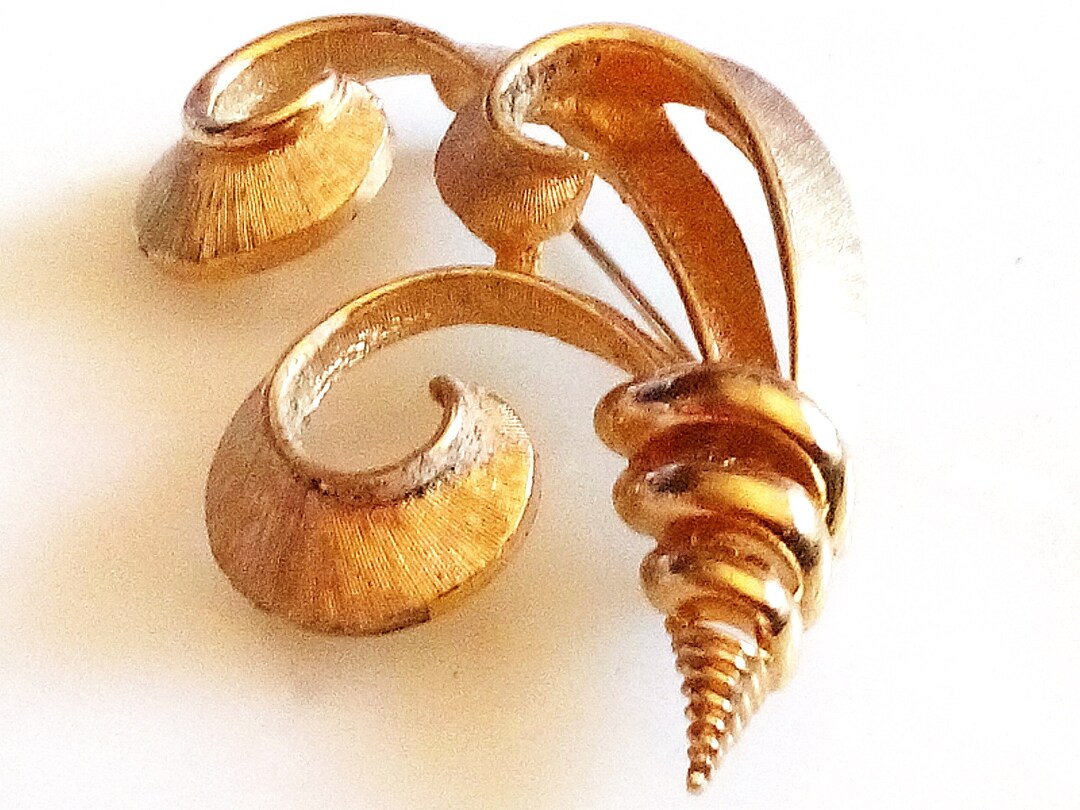 BOUCHER FLOWER BROOCH Signed With Serial Number 8582. Elegant Floral ...