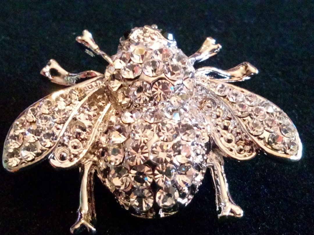 CRYSTAL BEE BROOCH Figural/insect Pin/accessory. Sparkling Clear ...