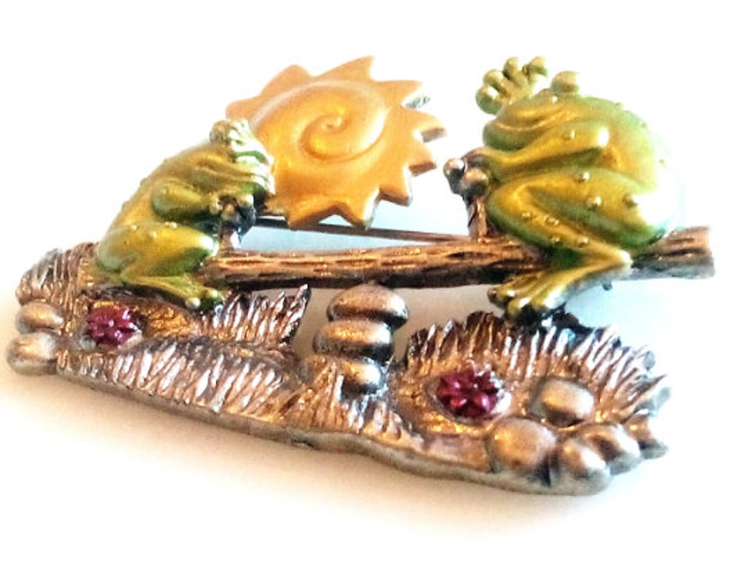 SIGNED DD BROOCH Seesawing Frogs on A Sunny Day Fun Pin/accessory ...