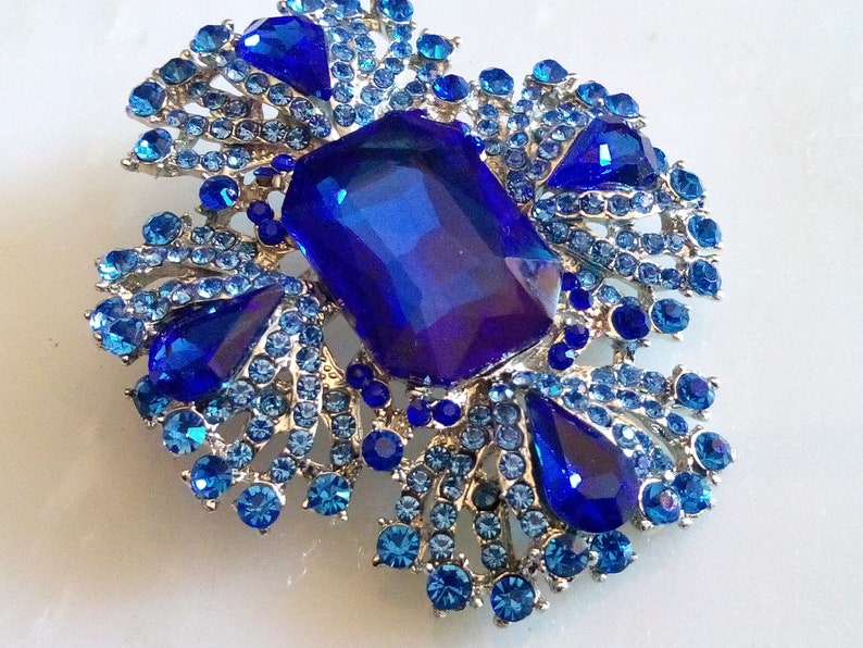 REGENCY BLUE BROOCH Sparkling Faceted Sapphire Blue Crystals. - Etsy