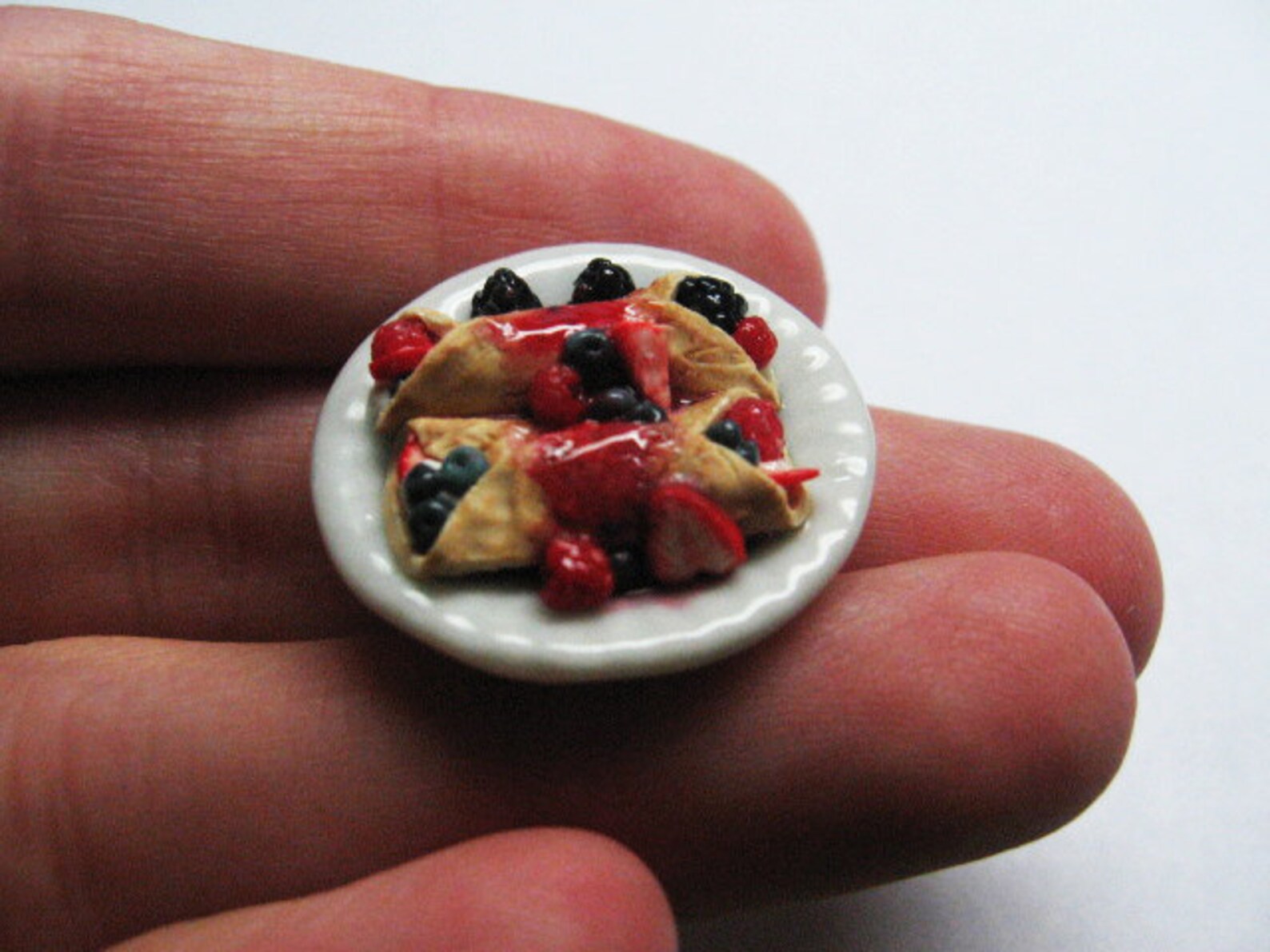 Dollhouse Miniature Berry Crepes, 1:12 Scale Food, Adjustable Ring ...