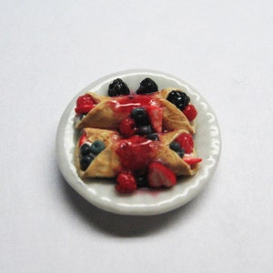 Dollhouse Miniature Berry Crepes, 1:12 Scale Food, Adjustable Ring ...