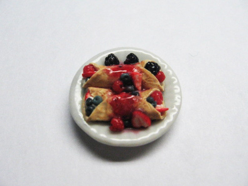 Dollhouse Miniature Berry Crepes, 1:12 Scale Food, Adjustable Ring ...