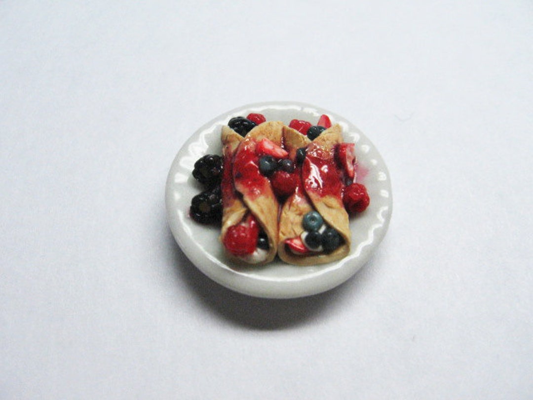 Dollhouse Miniature Berry Crepes, 1:12 Scale Food, Adjustable Ring ...
