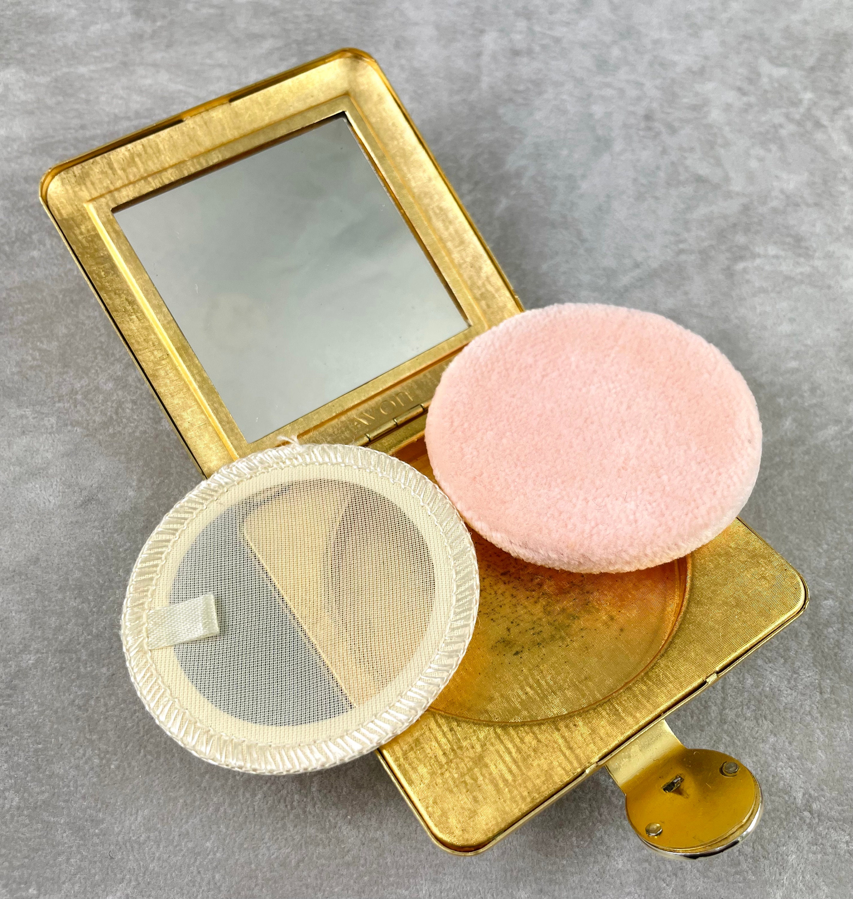 Vintage Avon 'imperial Jewel' Compact Flip Clasp 1960s - Etsy