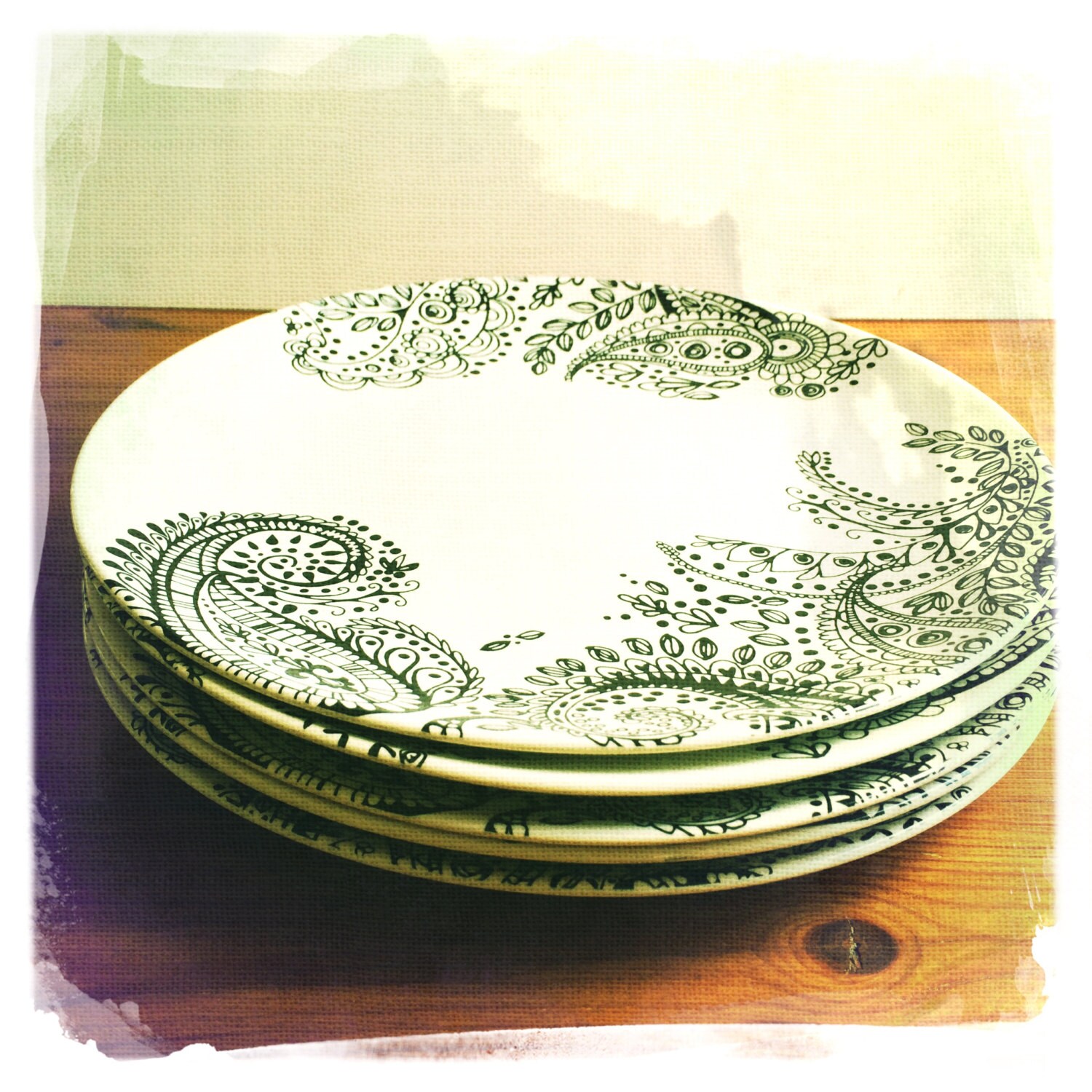 Paisley Dinner Plate - Beautiful Dinner Plates With an Elegant Black ...